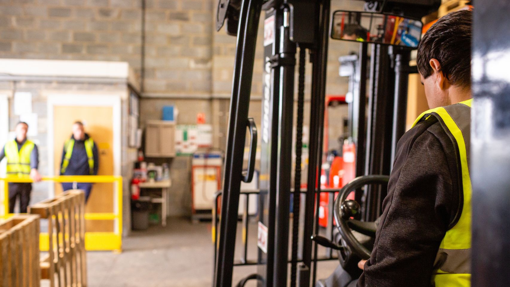 Top 5 Warehouse Forklift Safety Tips – ForkliftSellers